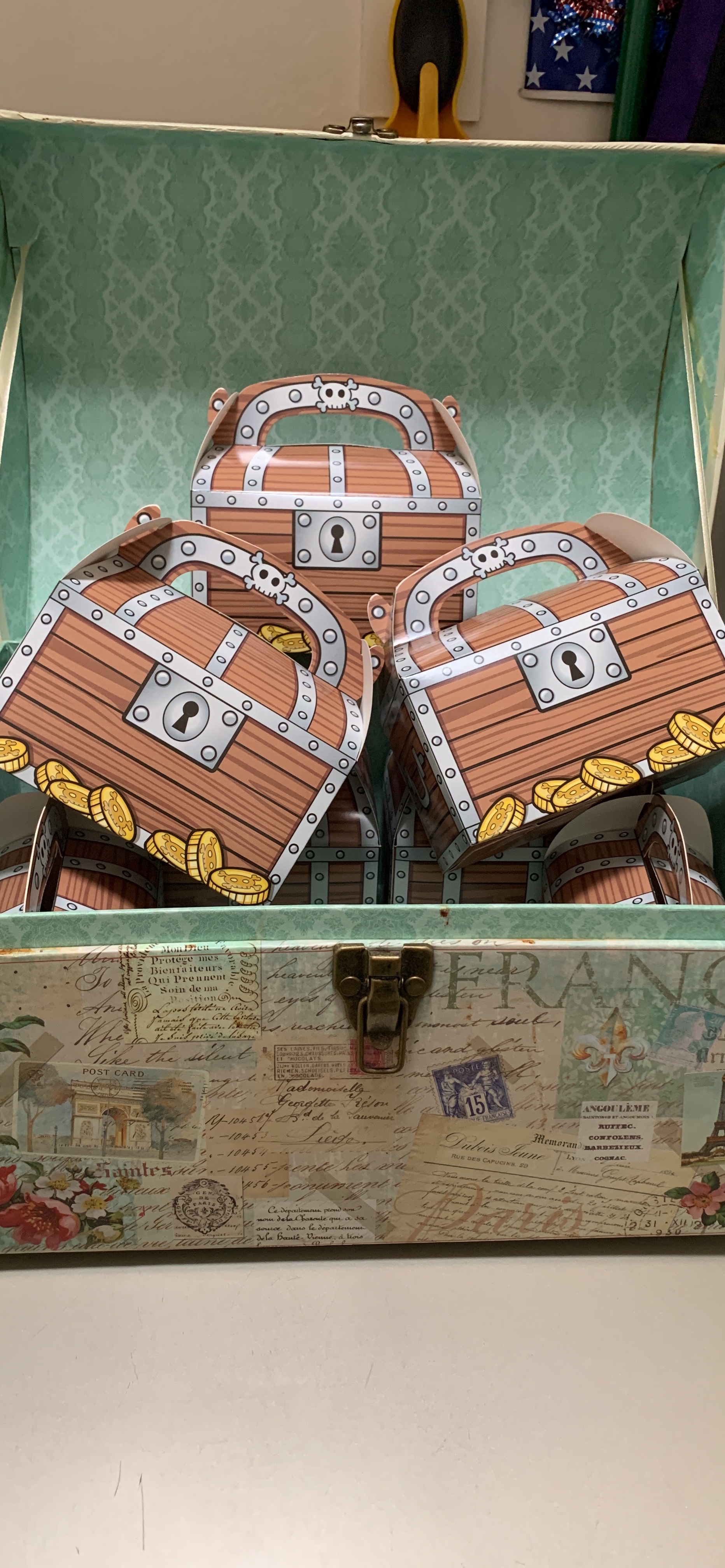 Amazon.com: ArtCreativity Treasure Chest Treat Boxes for Candy, Cookies ...