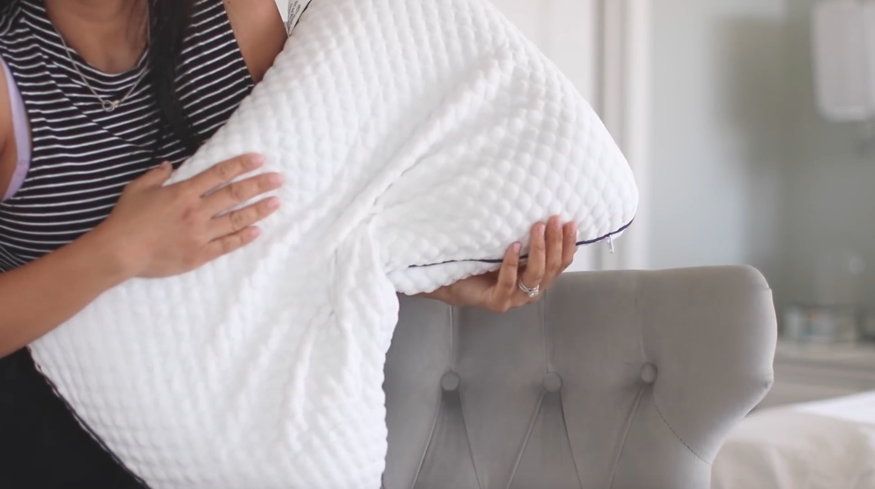 Watch REVIEW WEEKENDER Ventilated Gel Memory Foam Pillow on Amazon Live