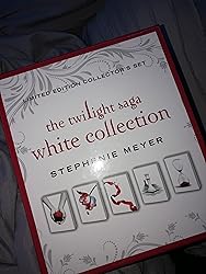 Amazon.com: The Twilight Saga Complete Collection: 9780316132909: Meyer, Stephenie: Books