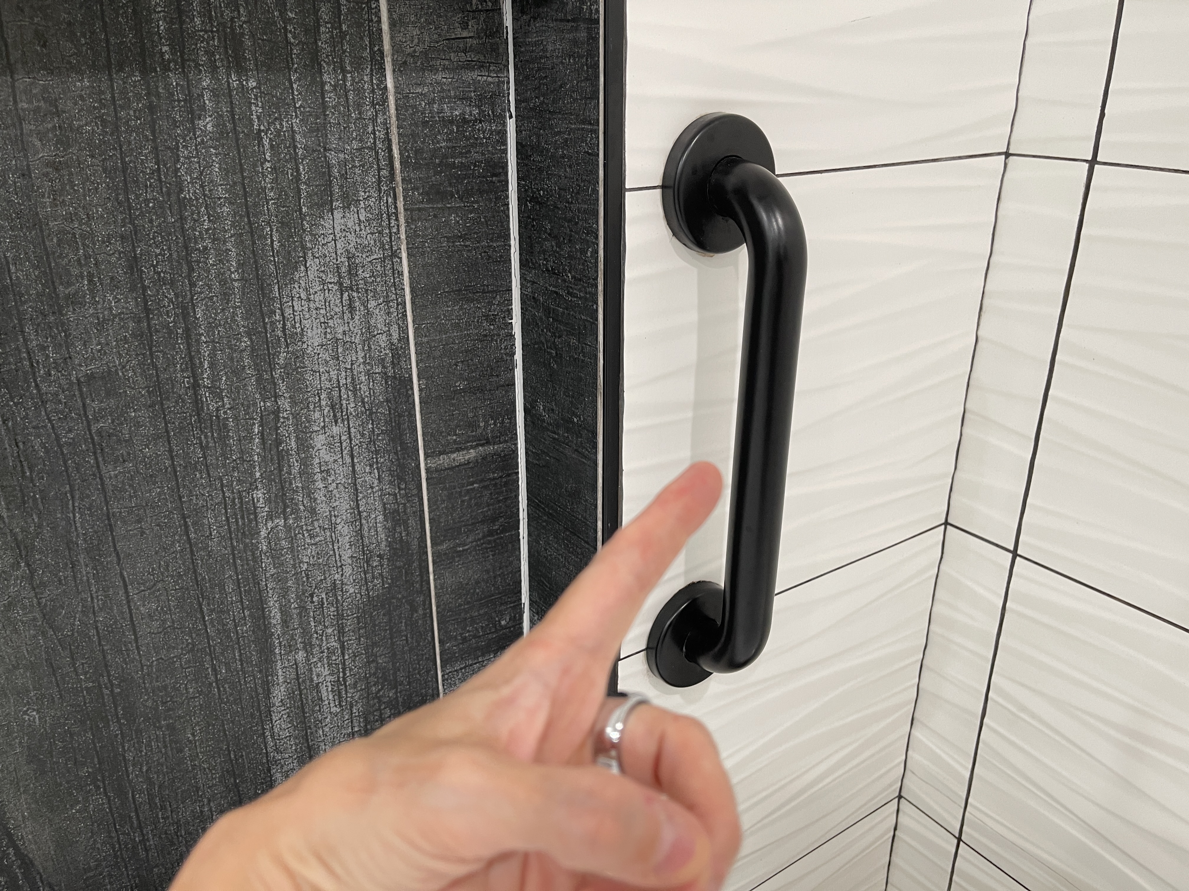 Watch MUST WATCh! Vive Grab Bar for Bathtubs & Showers on Amazon Live