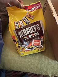 Amazon.com: HERSHEY'S Miniatures Assorted Chocolate, Christmas Candy ...