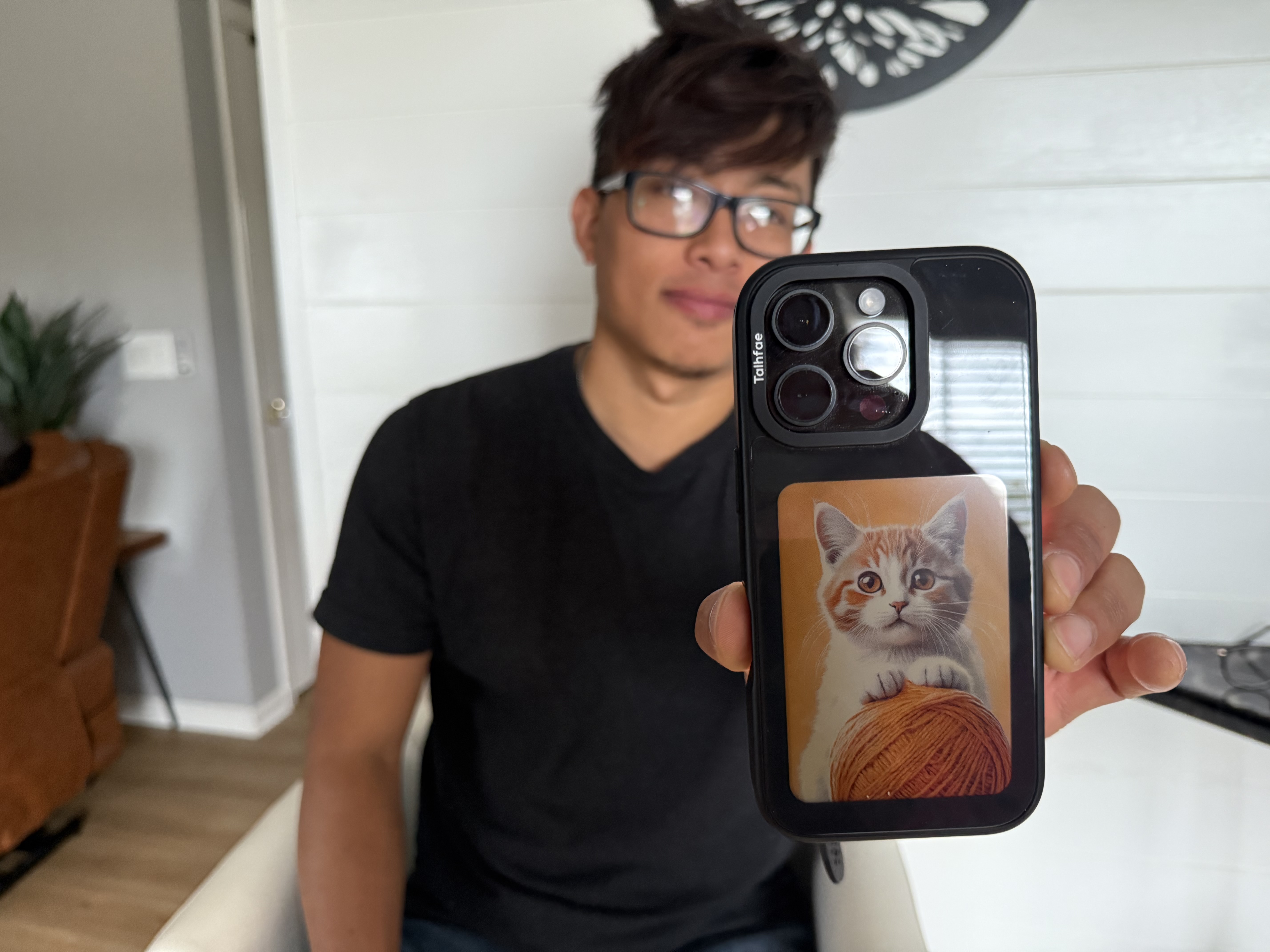 Watch How to use this smart ink phone case on Amazon Live
