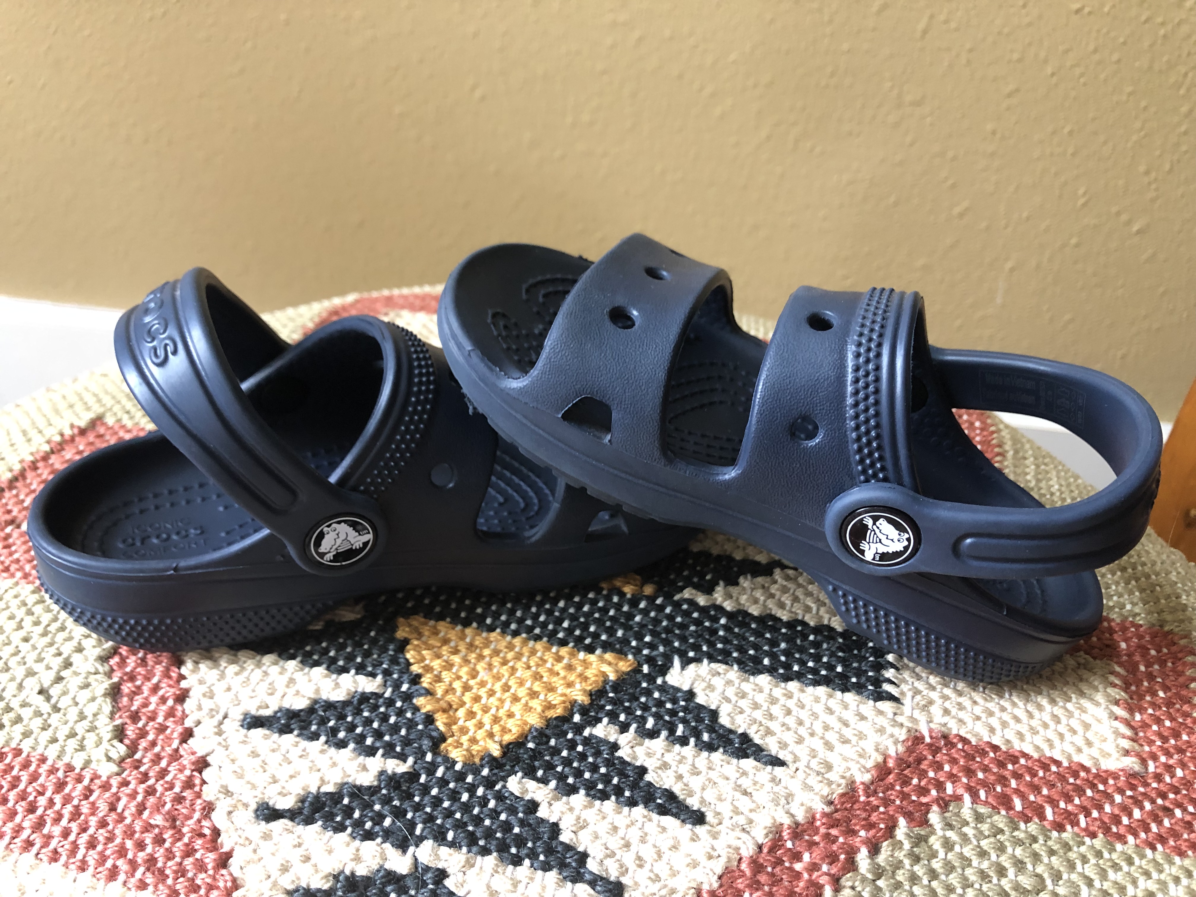 Watch Crocs Sandals For Youth Review on Amazon Live