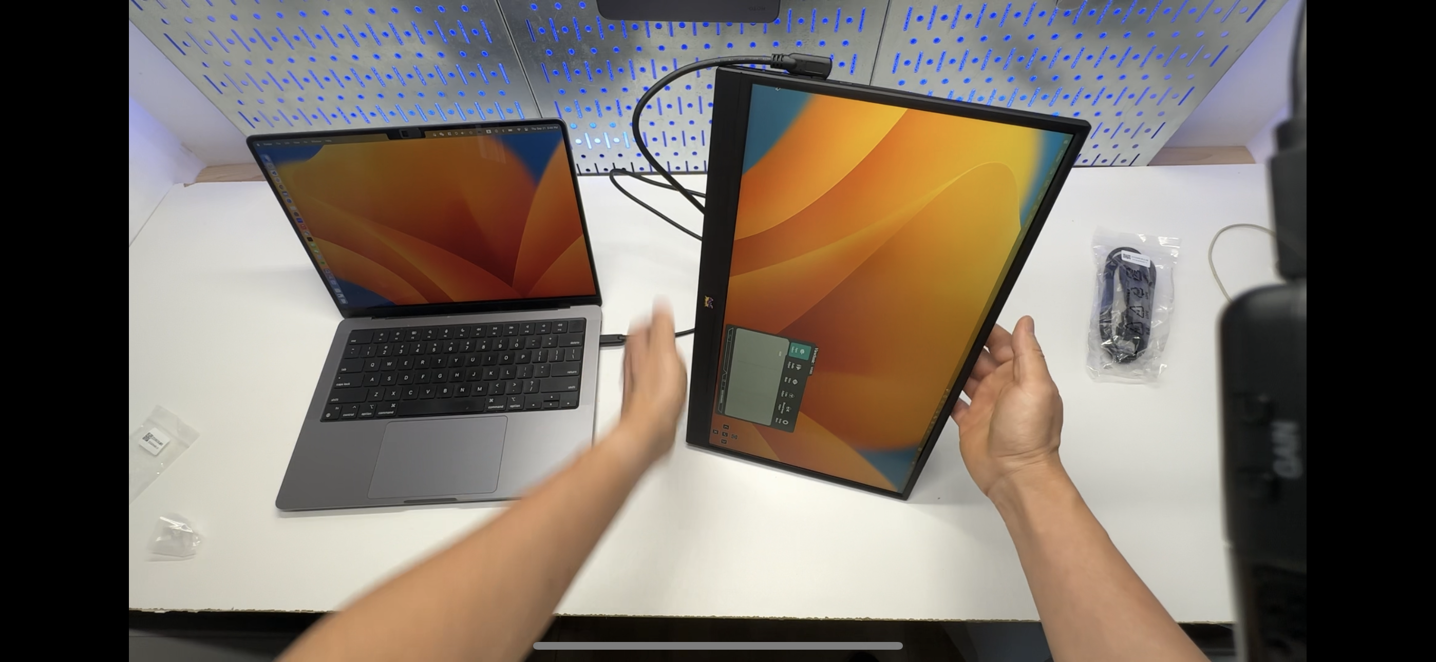 Watch ViewSonic Portable monitor unboxing and setup on Amazon Live
