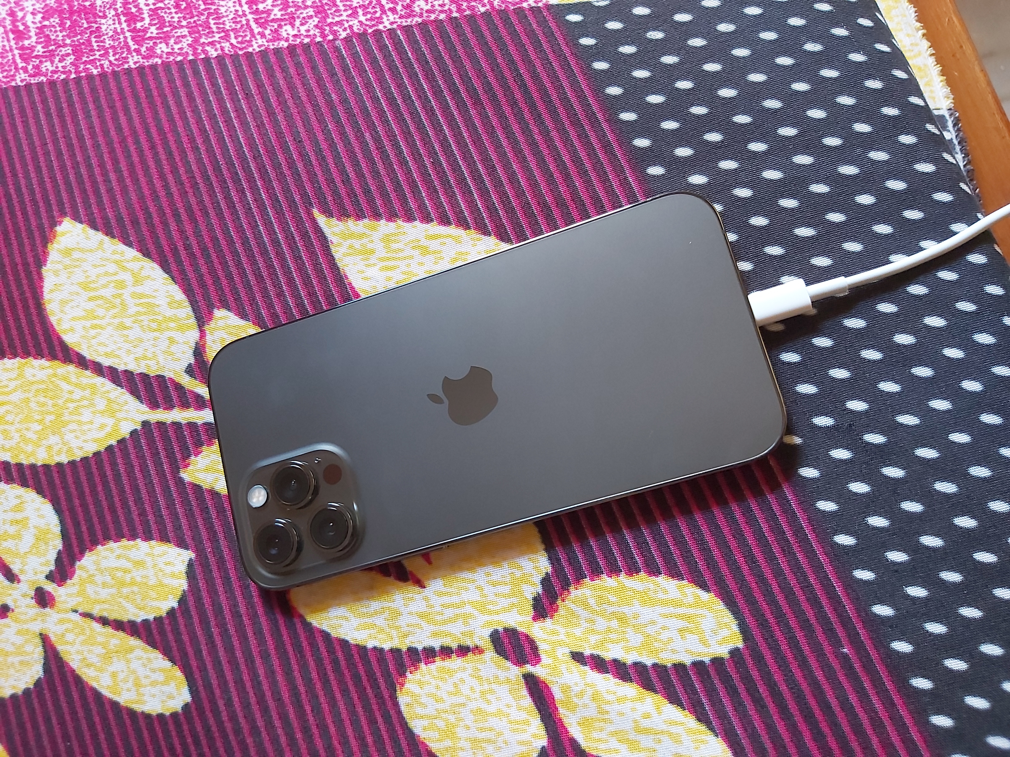 Apple iPhone 12 Pro Max (128GB) - Graphite : Amazon.in: Electronics