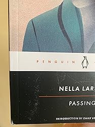 Amazon.com: Passing (Penguin Classics): 9780142437278: Larsen, Nella ...