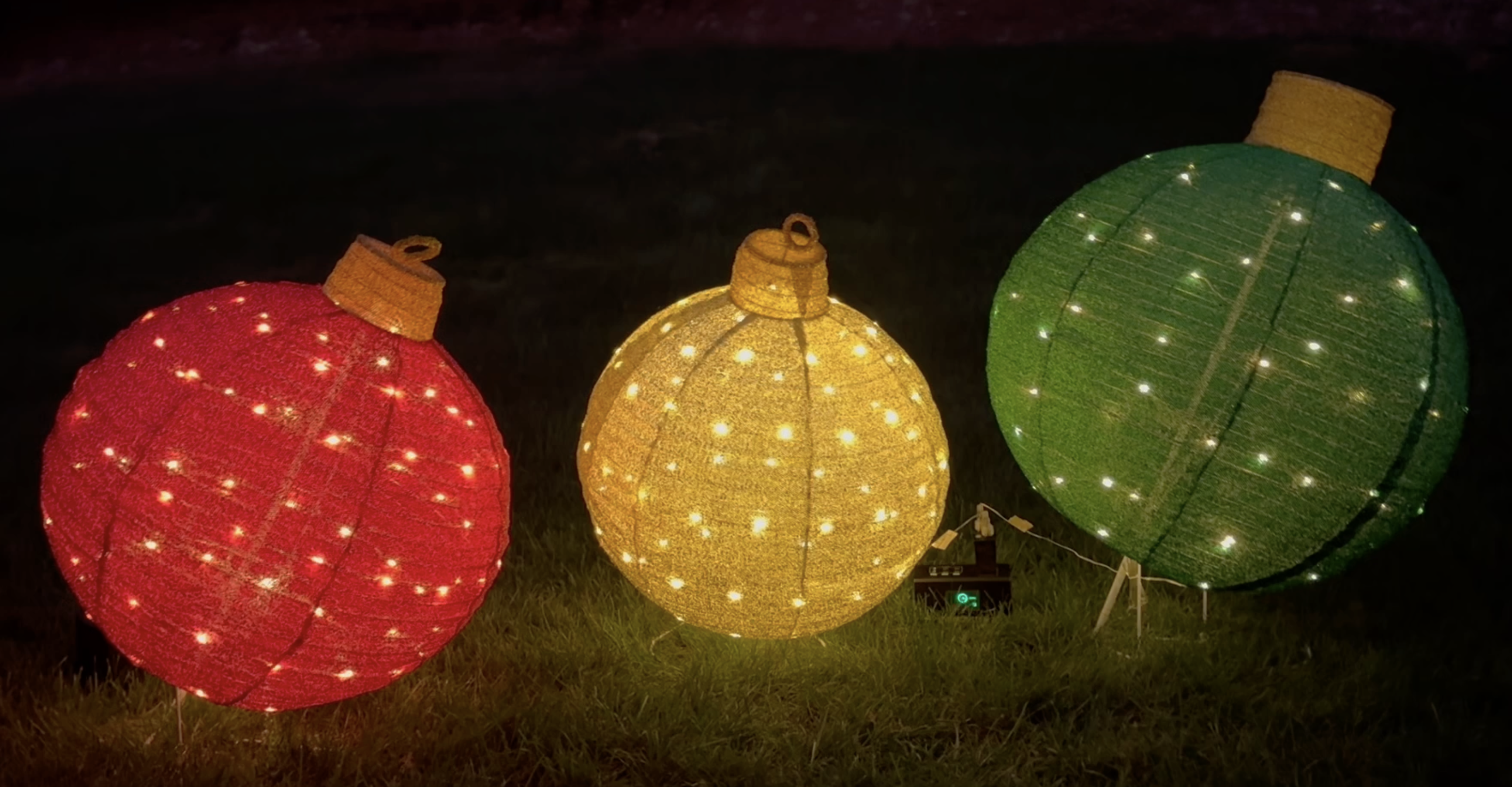 Watch Twinkle-Tastic Christmas Decorations - Extra Large Bulbs on ...