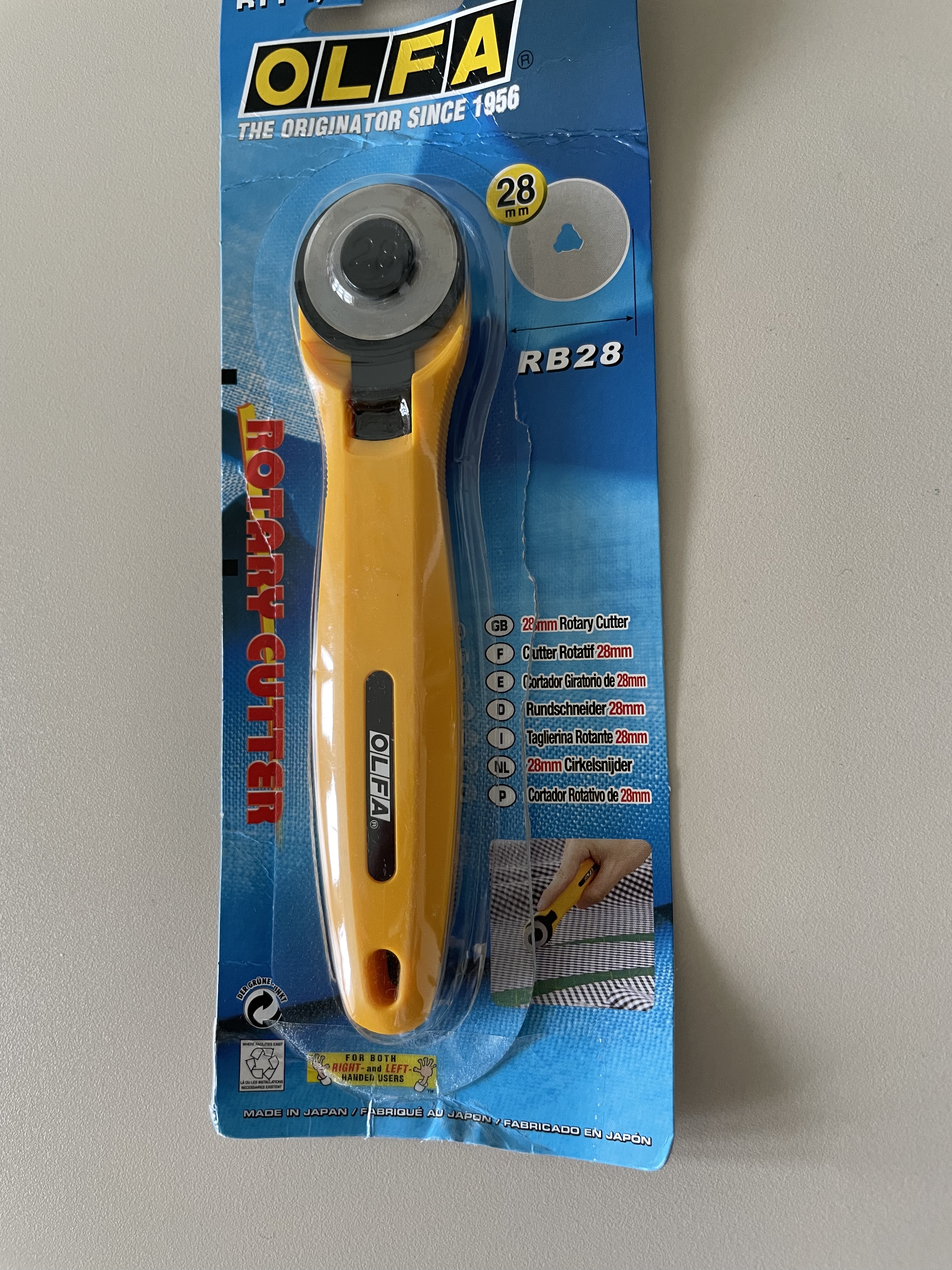 Olfa Standard Rotary Cutter 28mm- : Amazon.in: Home & Kitchen