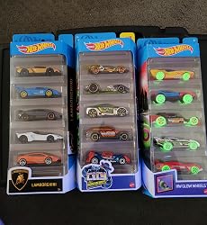 Amazon.com: Hot Wheels 1:64 Scale Die-Cast Toy Cars 5-Pack, Set of 5 ...