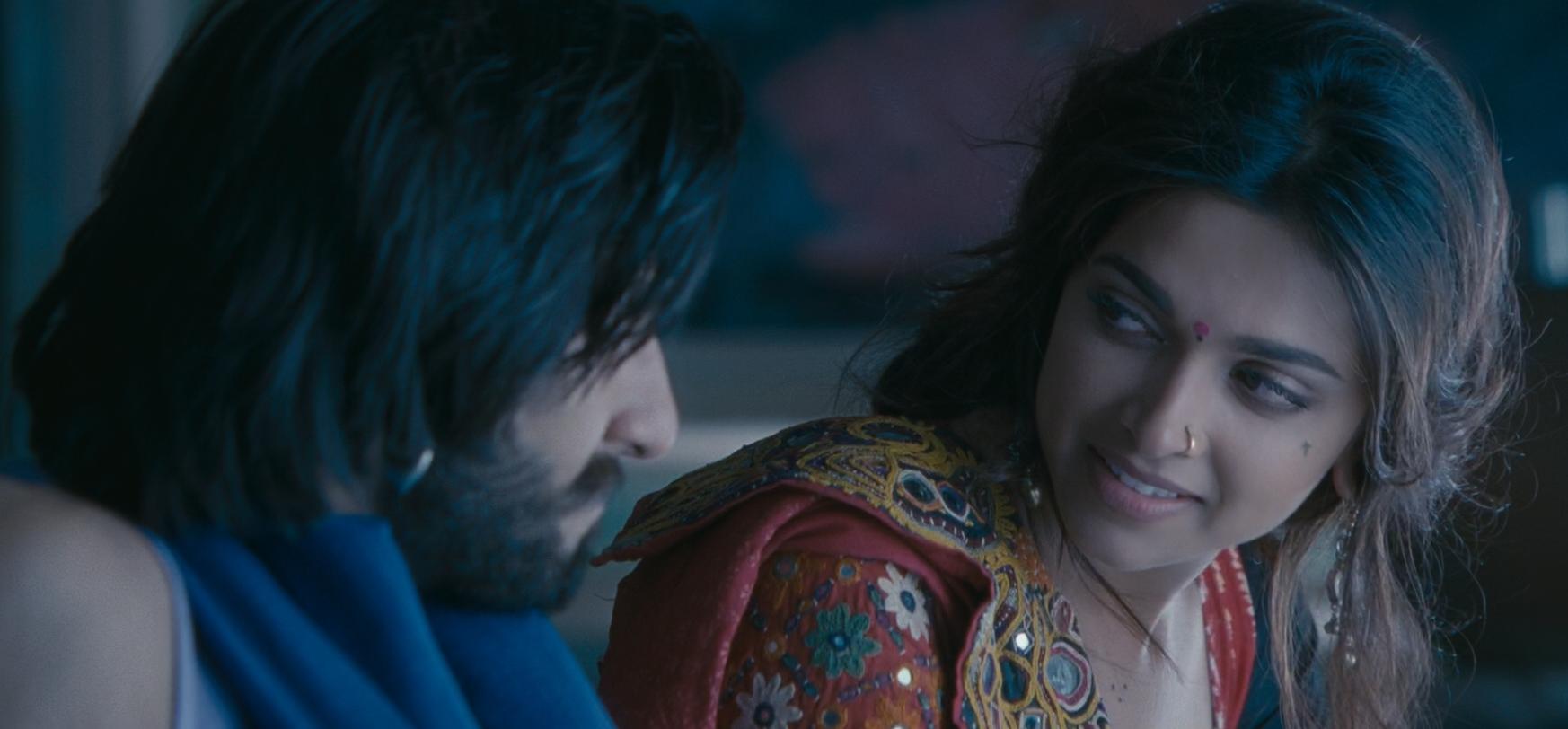 Goliyon Ki Raasleela Ram Leela (2013)