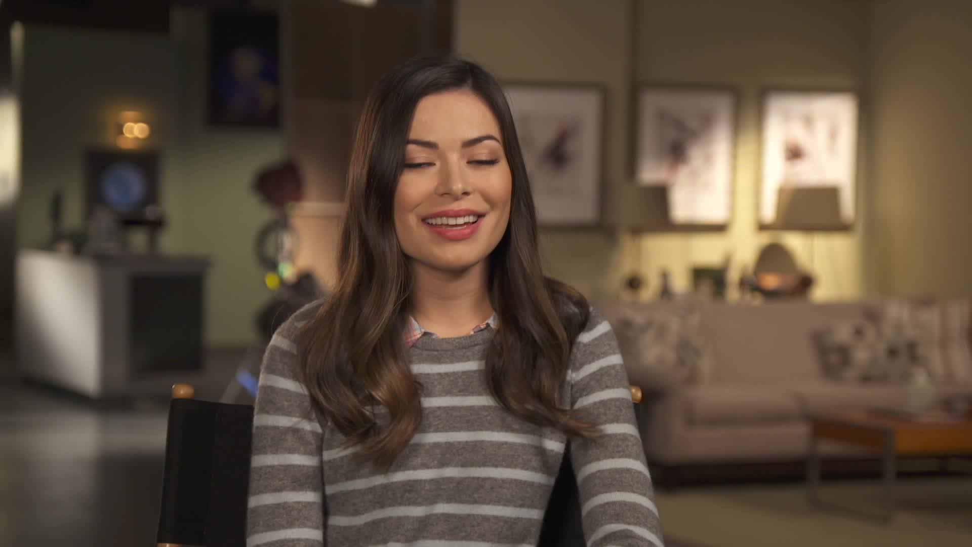 Crowded: Miranda Cosgrove On The Show