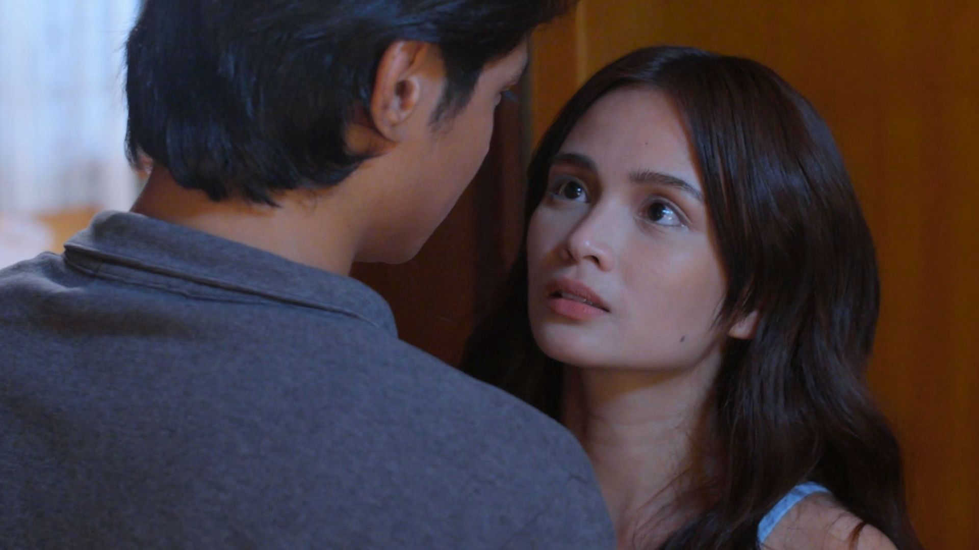 Lumuhod ka sa lupa (2024)