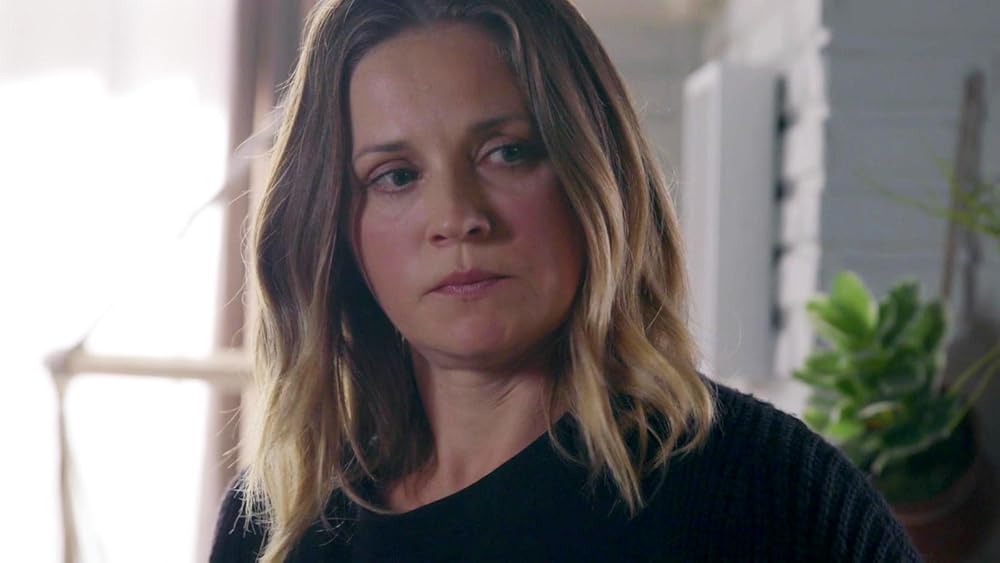 "Unter uns" Corinna ist von Chris' Seitensprung verletzt (TV Episode 2022) - IMDb