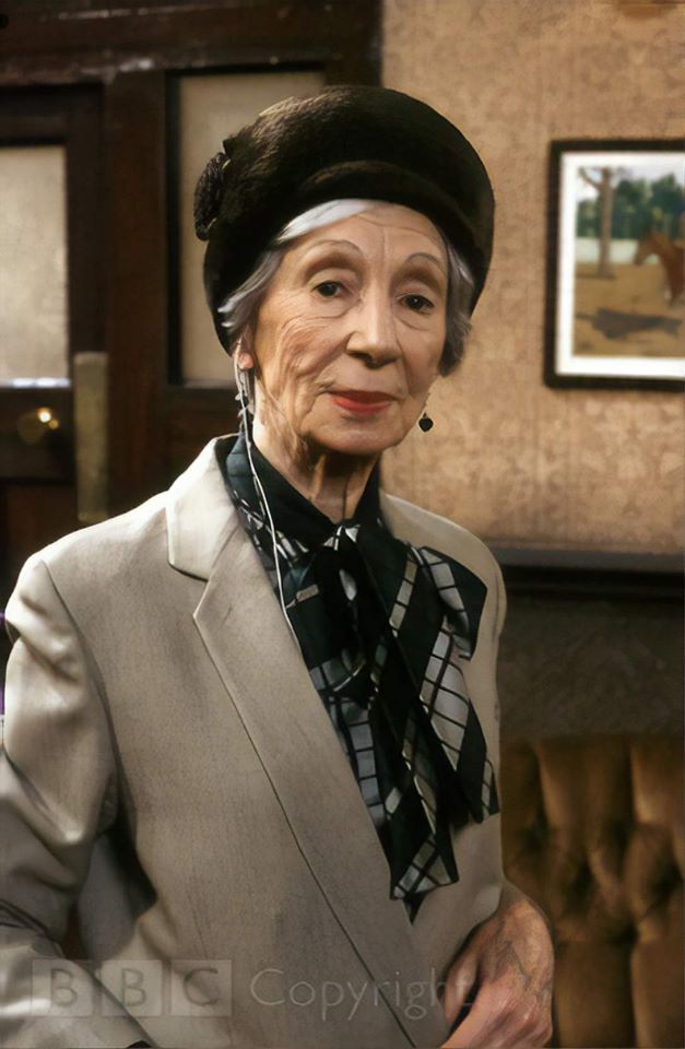 Keeping Up Appearances (1990)