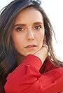 Nina Dobrev - Biografie - IMDb