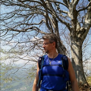 UNIX Network Programming: Networking APIs: Sockets and XTI; Volume 1 ...