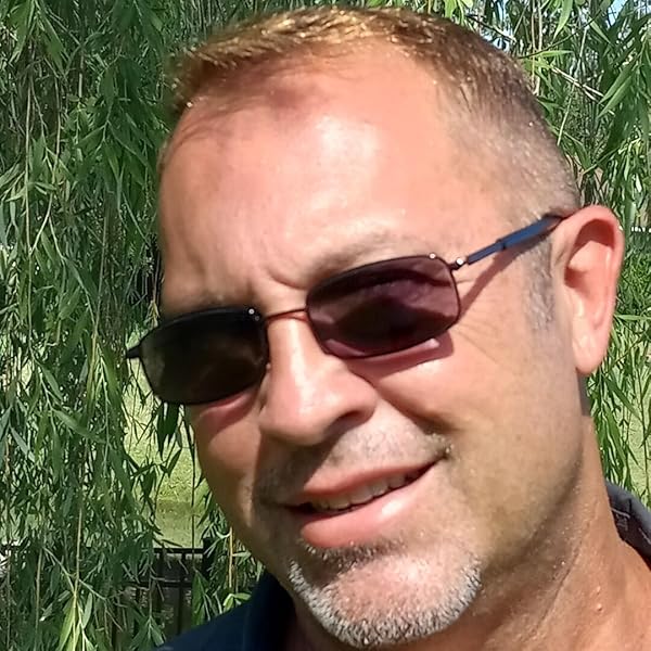 White Robes and Broken Badges: Infiltrating the KKK and Exposing the Evil Among Us: Moore, Joe ...