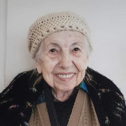 The Girl Who Survived Auschwitz: A remarkable and compelling memoir of love, loss and hope ...