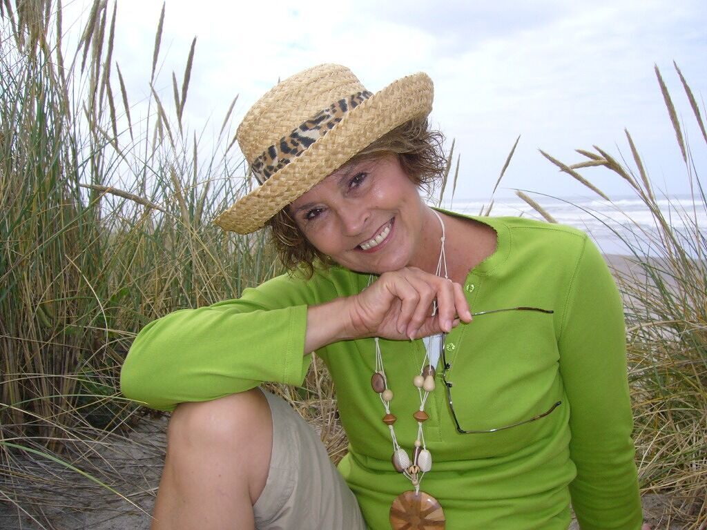 Amazon.com: Anna Kirkpatrick: books, biography, latest update