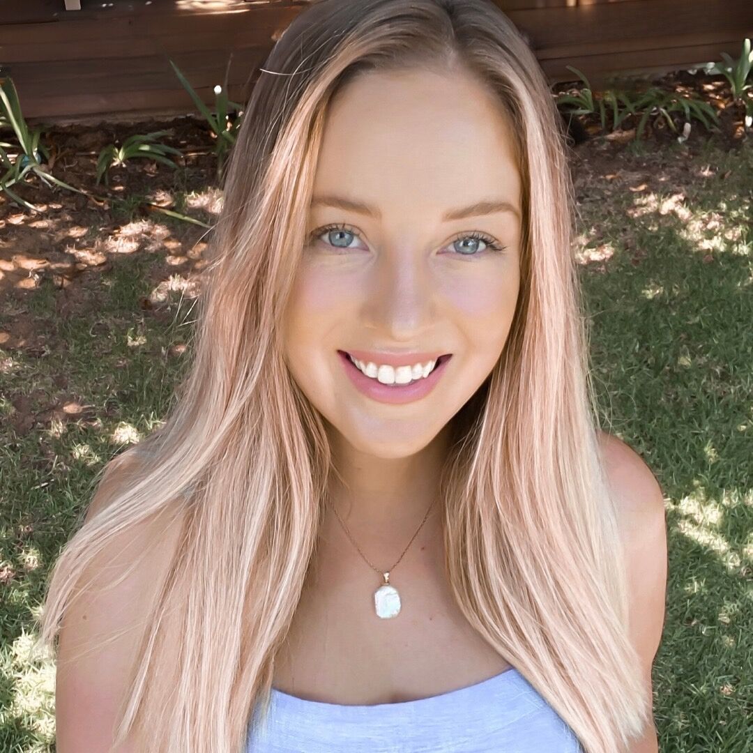 Amazon.com: Grumpy Darling: A Heartwarming YA Wholesome Slow-Burn Romance with First Kisses ...