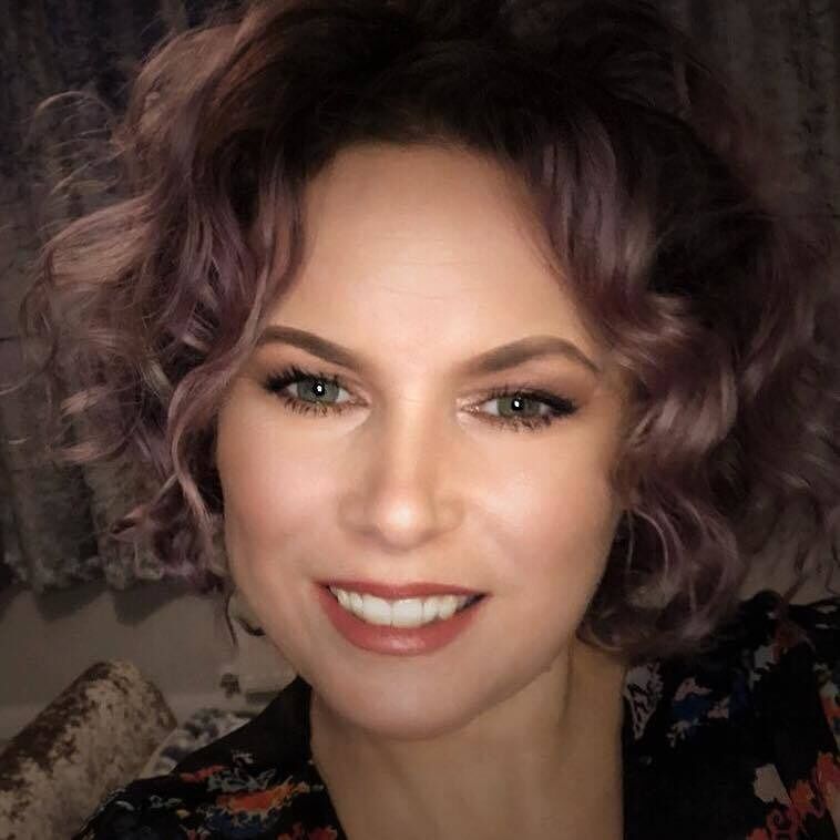 Caroline Sanderson Books Biography Latest Update