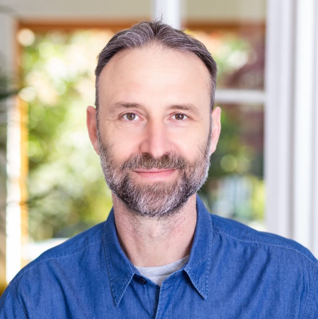 Amazon.com: Dan Roberts: books, biography, latest update