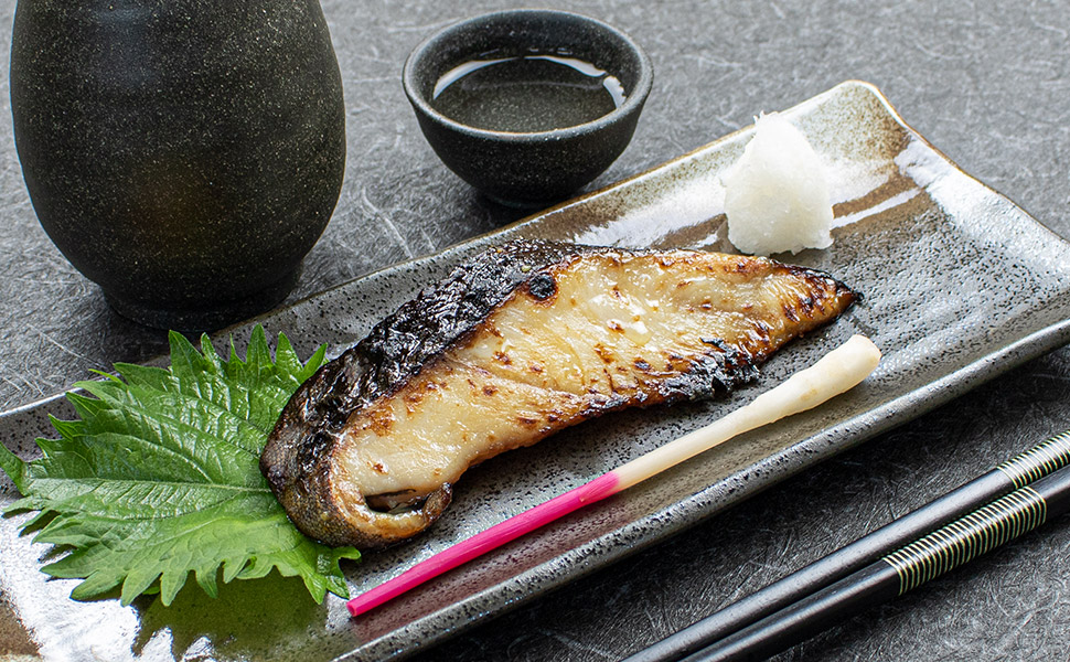 Amazon.co.jp: まぐろ処一条 銀だら西京漬 700g(70g×10切入) 化粧箱入り 西京焼き 漬魚 [[銀だら西京漬け10切セット] : 食品・飲料・お酒