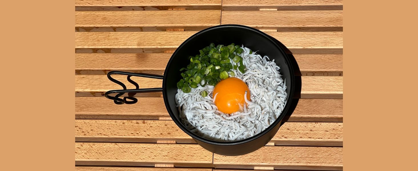 Amazon.co.jp: 鎌倉NaFro ナフロ 「おとなの 黒 シェラカップ 」 直火 黒 深型 600ml 日本製 燕三条 蓋 フタ ザル キャンプ シエラカップ 大 : スポーツ＆アウトドア