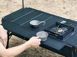 Amazon | WAQ MULTI IRON TABLE アイアンテーブル WAQ-MIT1 テーブル パネル式 アウトドア キャンプ バーベキュー BBQ アルミテーブル ランタンハンガー ...