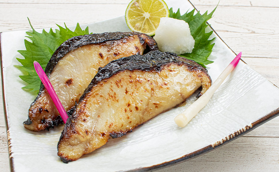 Amazon.co.jp: まぐろ処一条 銀だら西京漬 700g(70g×10切入) 化粧箱入り 西京焼き 漬魚 [[銀だら西京漬け10切セット] : 食品・飲料・お酒