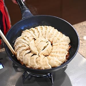 Amazon | every U. 軽量強化フライパン 28cm DAIKIN silkwear ガス火/IH対応 金属ヘラ対応 耐摩耗性100万回クリア 高熱効率 PFOS フリー ...