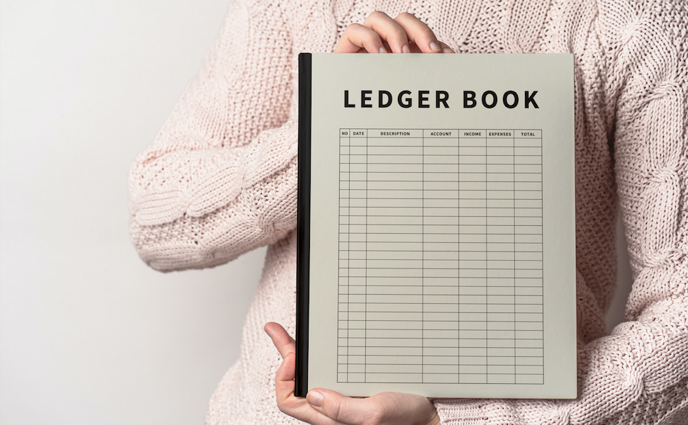 Amazon.com: Ledger Book: Accounting and Bookkeeping Log Book for Daily ...