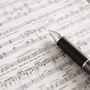 Amazon | RiZKiZ 電子キーボード 【61鍵盤】 350種類の楽器音色 リズム 61種類のキーボードパーカッション マイク付 LCDディスプレイ 自動伴奏 録音 レコーディング ...