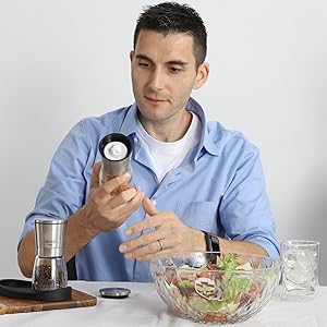 Amazon | VKCHEF ペッパーミル 胡椒ミル 手動 岩塩 大きい ソルトミル 2個セット ステンレス製 粗さ挽き調節可能 セラミック刃 スパイスミル 結晶塩 胡椒挽き コショウ ...