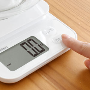 Amazon｜[日本メーカー] ドリテック(dretec) 計量器 はかり 料理 1kg 0.1g単位 ホワイト KS-616WTDI｜デジタルはかり オンライン通販