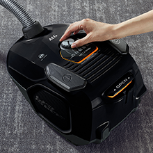 Amazon.de: AEG VX7-2-EP-P Staubsauger mit Beutel / 360° drehbare Softräder / nur 70 db(A ...