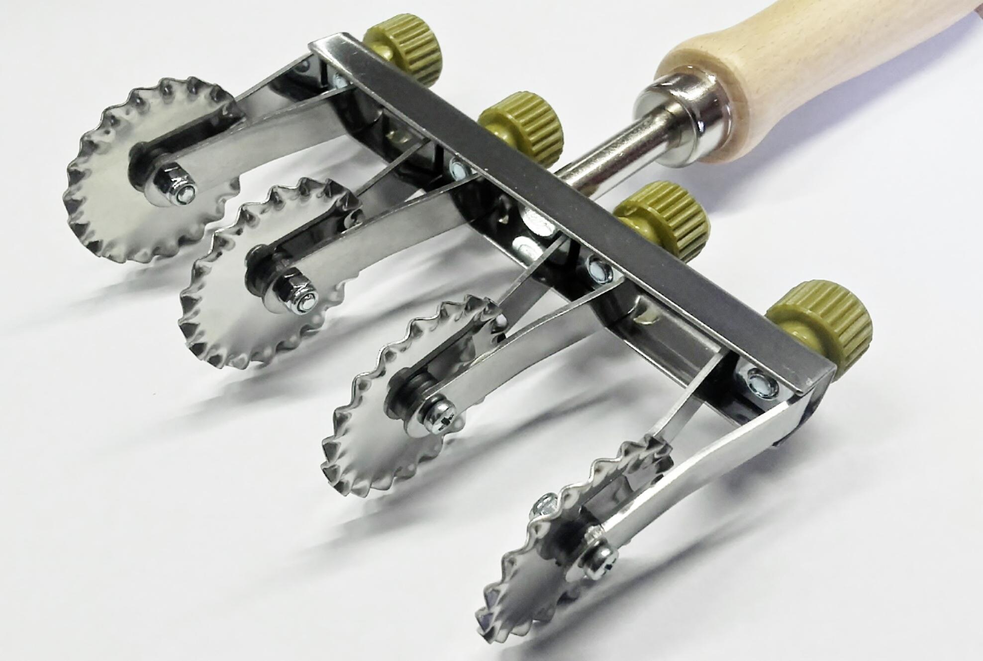 Elettro Center Tagliapasta Regolabile 4 Lame Inox Dentate Cod. 990170 ...