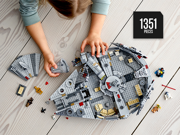 Mua LEGO Star Wars 75257 Millennium Falcon - Starship Set with 5 Minifigures & 2 Droid Figures ...