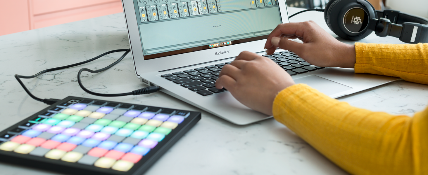 Novation Launchpad Mini [MK3], tragbarer MIDI 64-Pad, USB-Grid ...