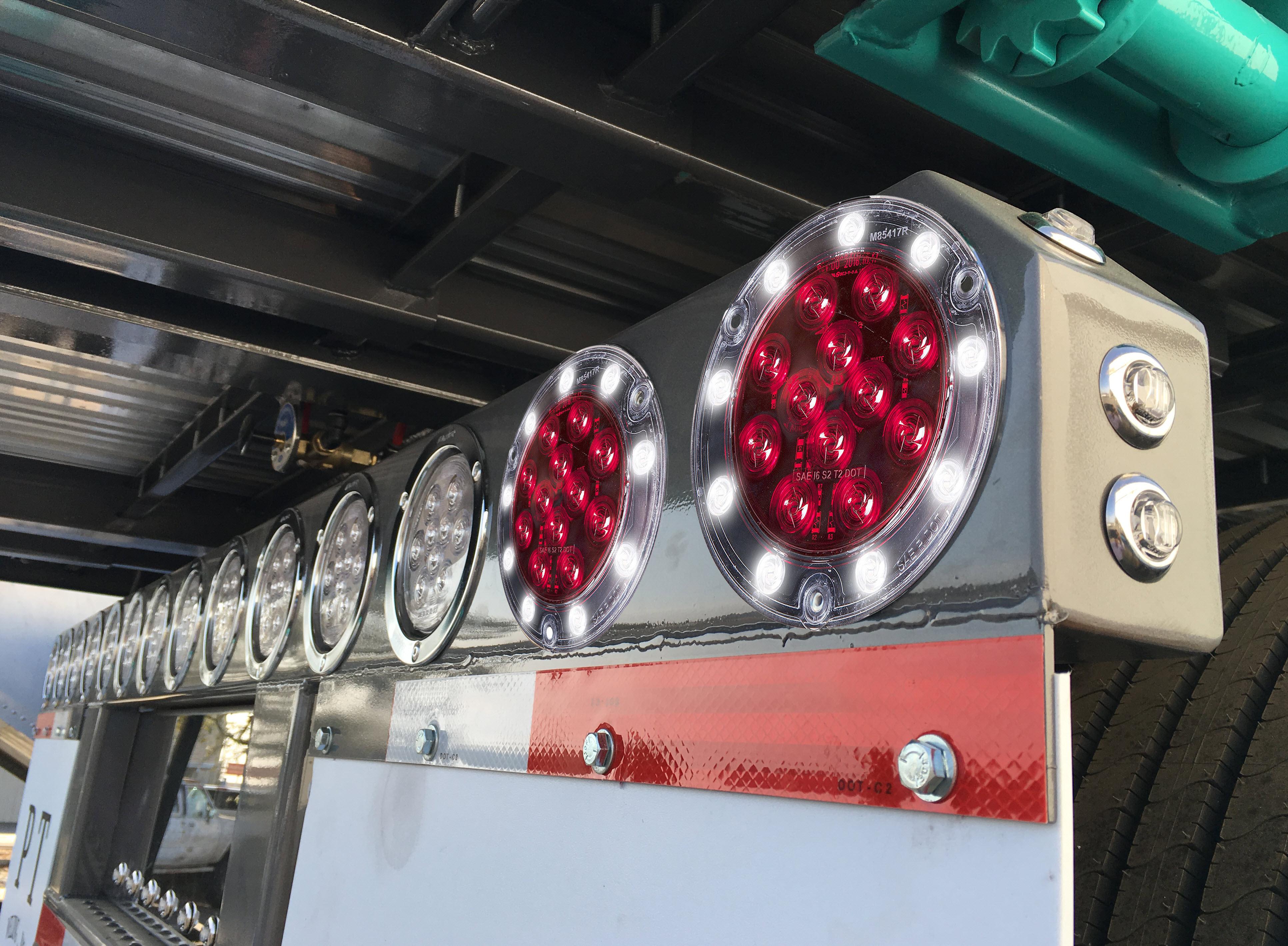 Maxxima M85616R Red/White Hybrid LightningS LED Oval Stop/Tail/Rear ...