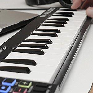 M-Audio Keystation Mini 32 II, Compact Portable 32-Key USB/MIDI ...