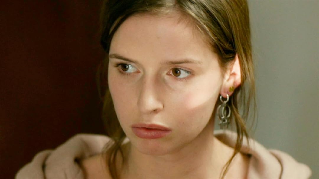 Prime Video: Un Extraño Entre Nosotras