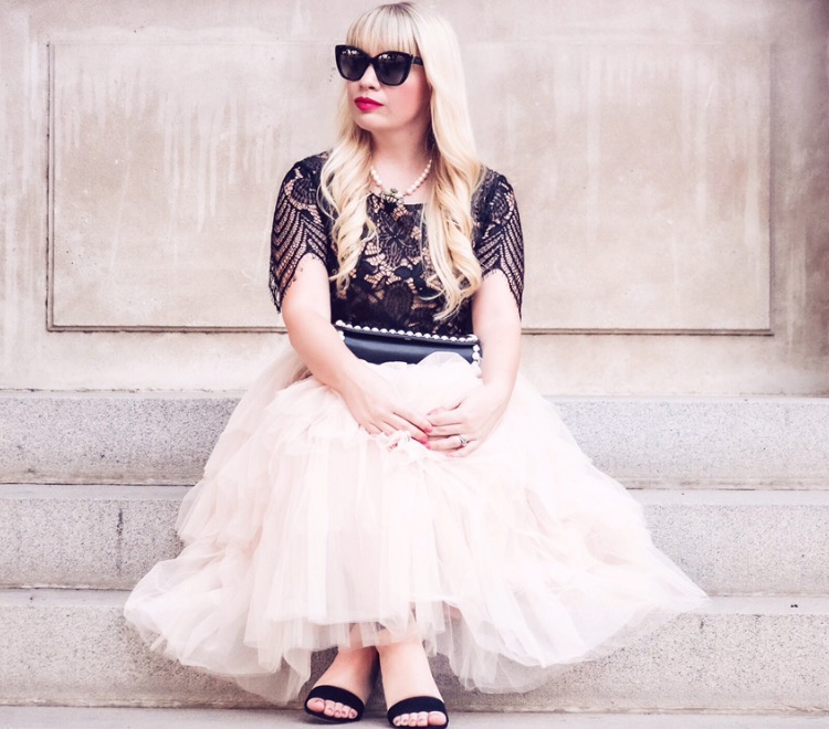 Lizzie in Lace's Amazon Page