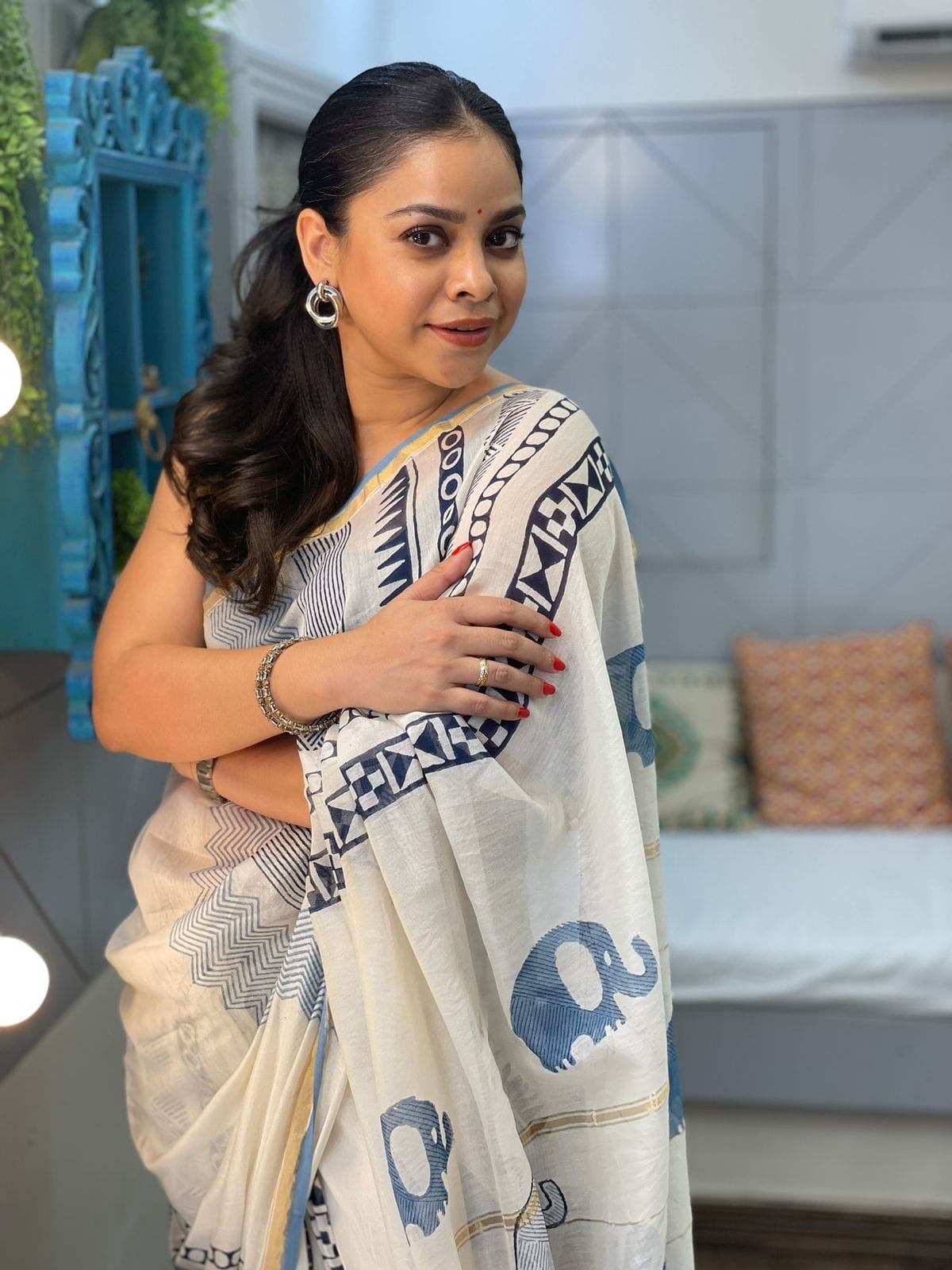 Buy SUMONA - Mul Chanderi Linen Cotton Saree with Block Print, Zari Border, and Tassels | AWRIYA ...